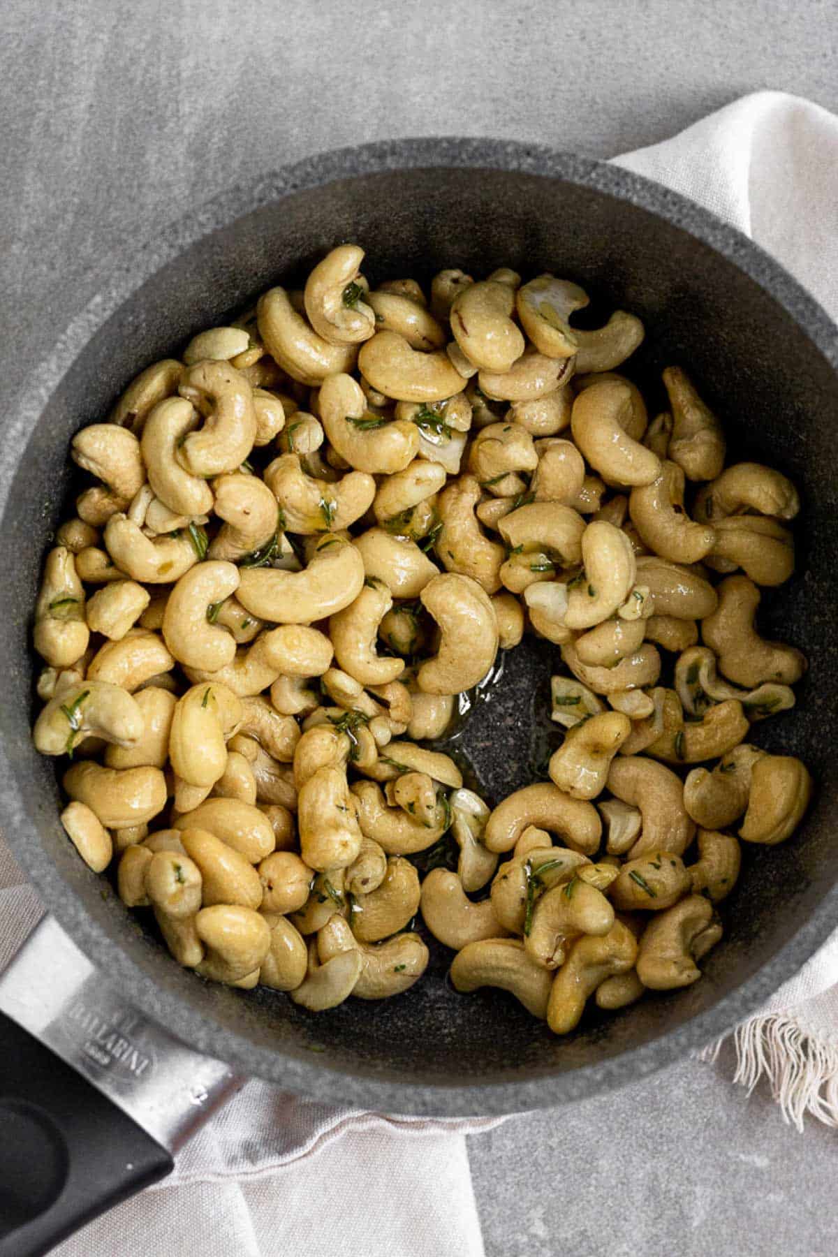 Honey Roasted Cashews with Rosemary - Eat the Gains