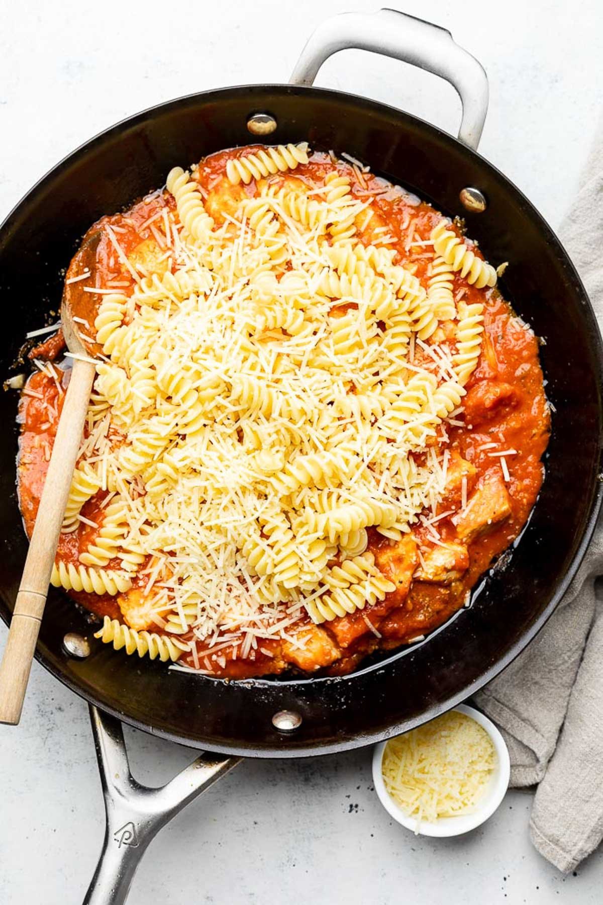 Easy 25-Minute Chicken Parmesan Pasta Skillet - Eat the Gains